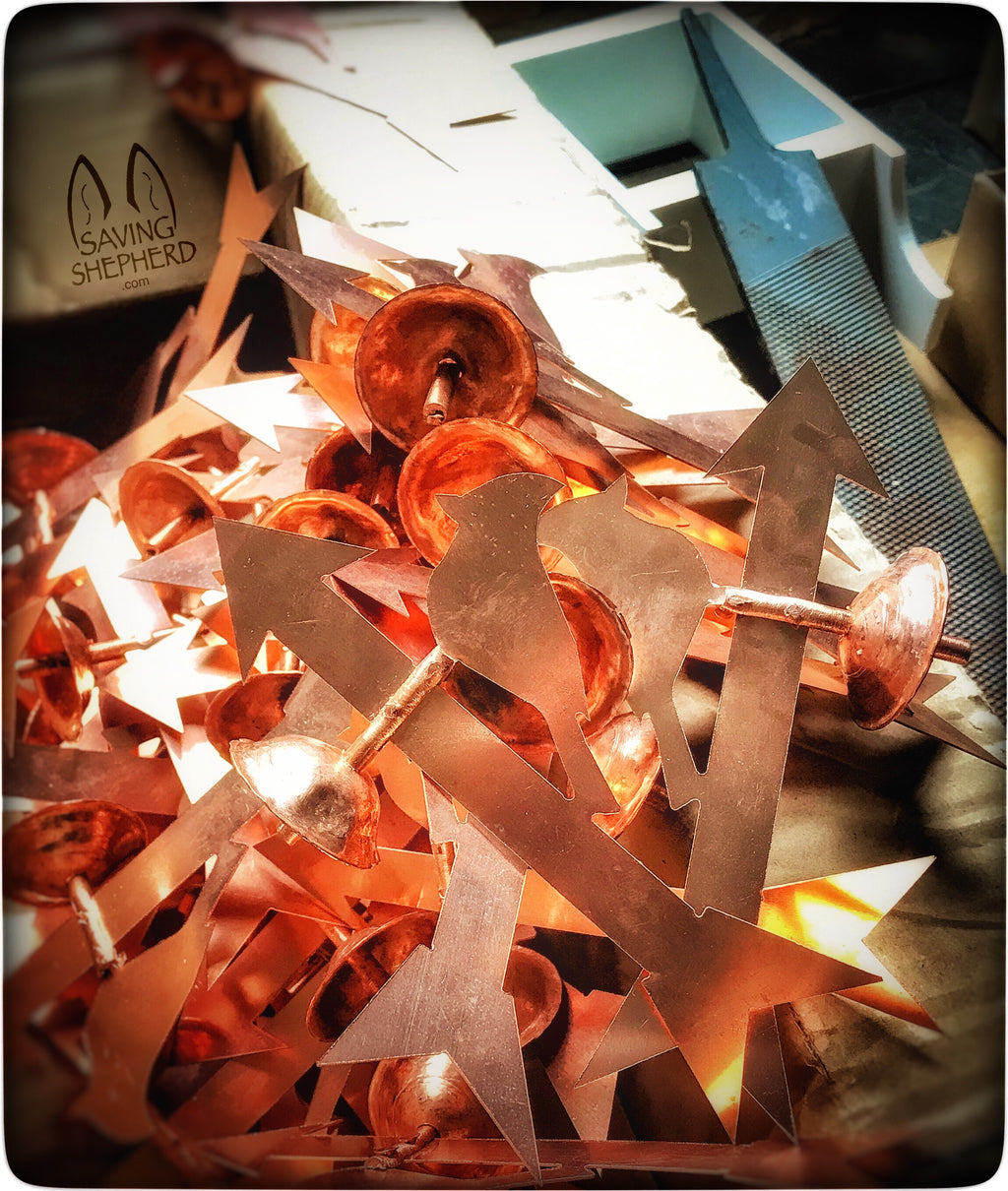 Birdhouses BIRDHOUSE with BIRD FINIAL - 7 Vibrant Colors – Saving Shepherd